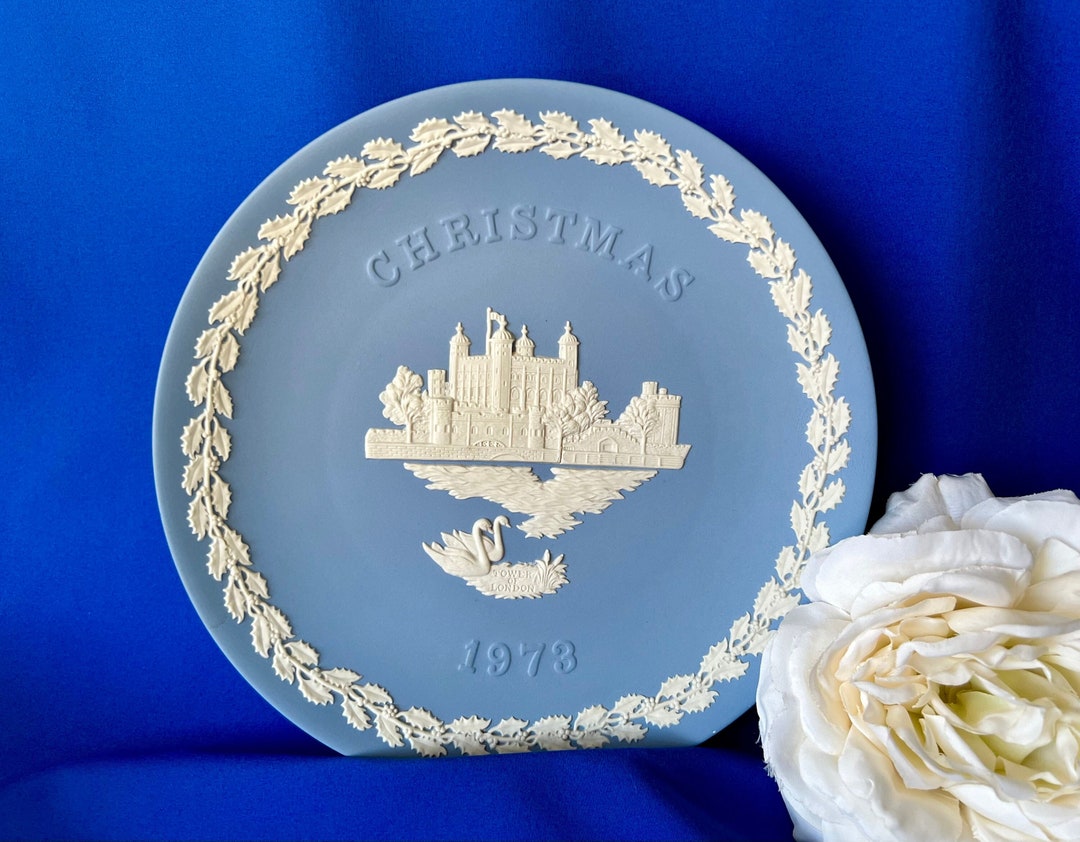 Vintage Wedgwood 1973 Tower of London Christmas Plate, Wedgwood Blue Jasperware Christmas Plate ...