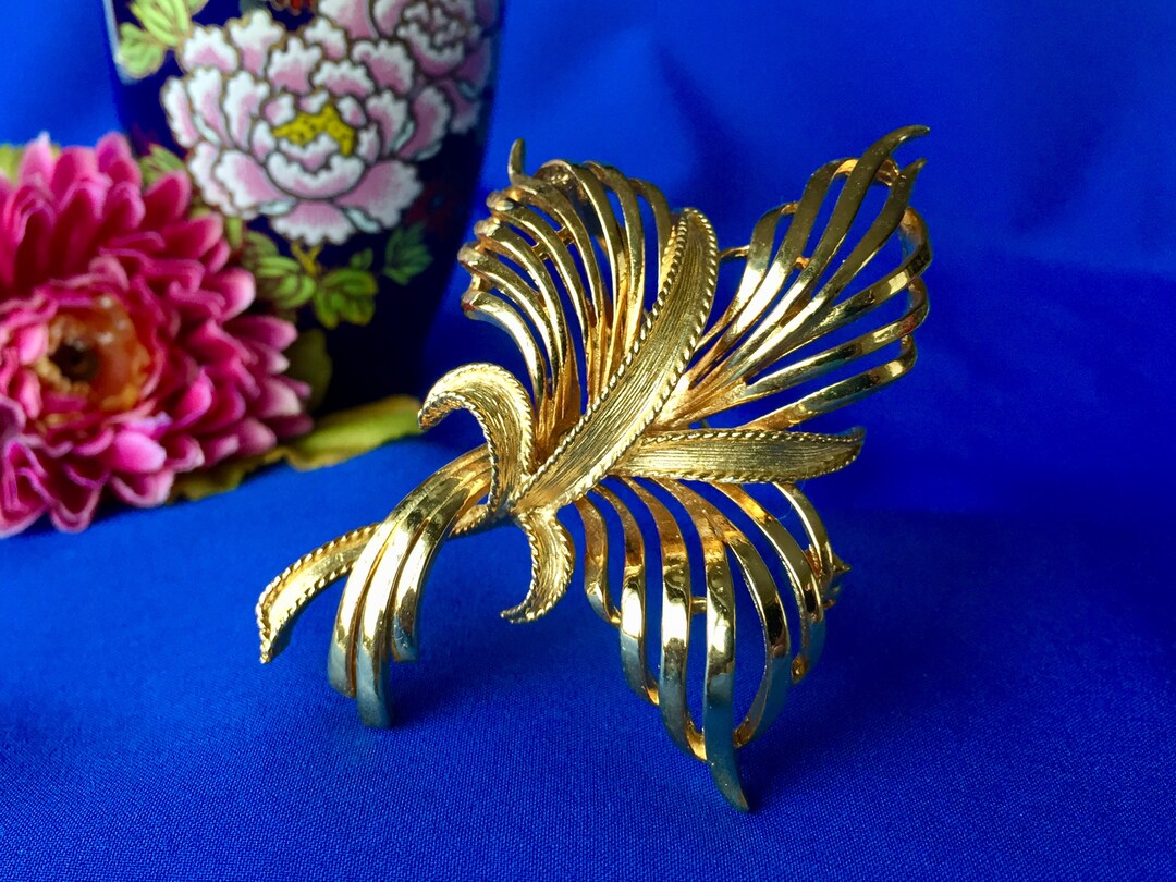 Lisner Vintage Gold Tone Leaf Brooch: Signed Statement Jewelry - Etsy