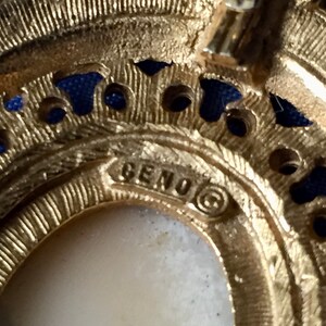 Vintage Signed Geno Carved Shell Cameo Pendant, Vintage Cameo Pendant ...