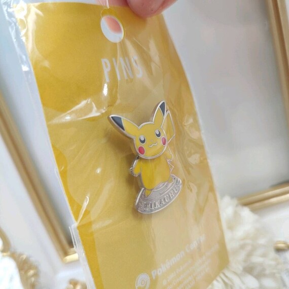 Vintage 2003 Pikachu Pokemon Center Pins Badge Head S… - Gem