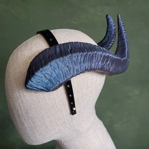 Kolsun | Large Swooped Back Horns - Etsy