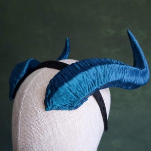 Kolsun | Large Swooped Back Horns - Etsy