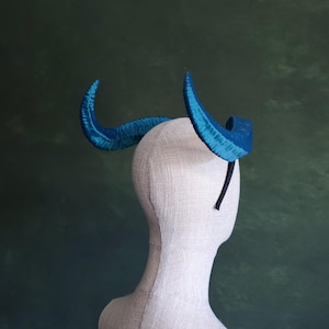 Kolsun | Large Swooped Back Horns - Etsy