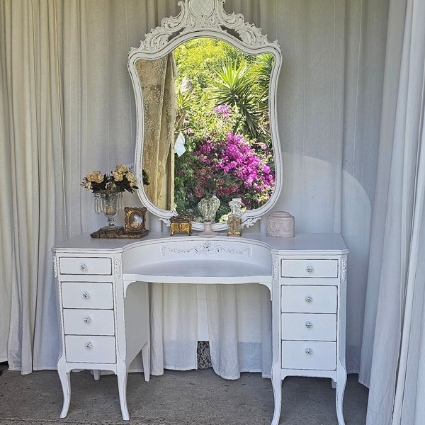 Vintage Vanity Table - Etsy