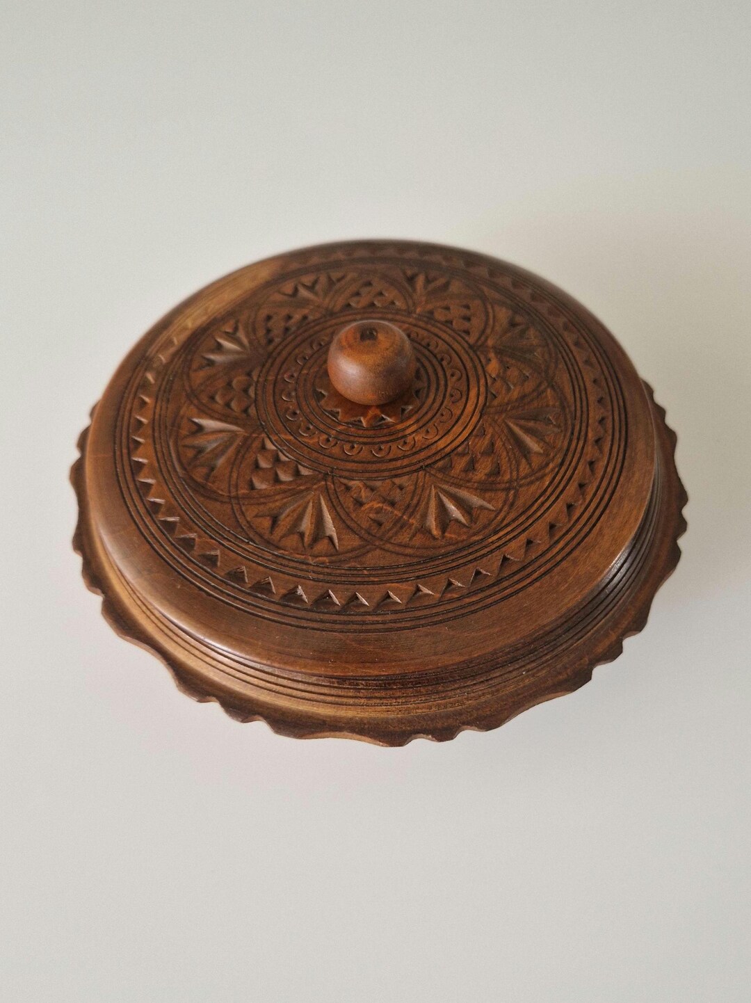 Hand Carved Wooden Box Round Wood Box Antique Decorative Trinket Box ...