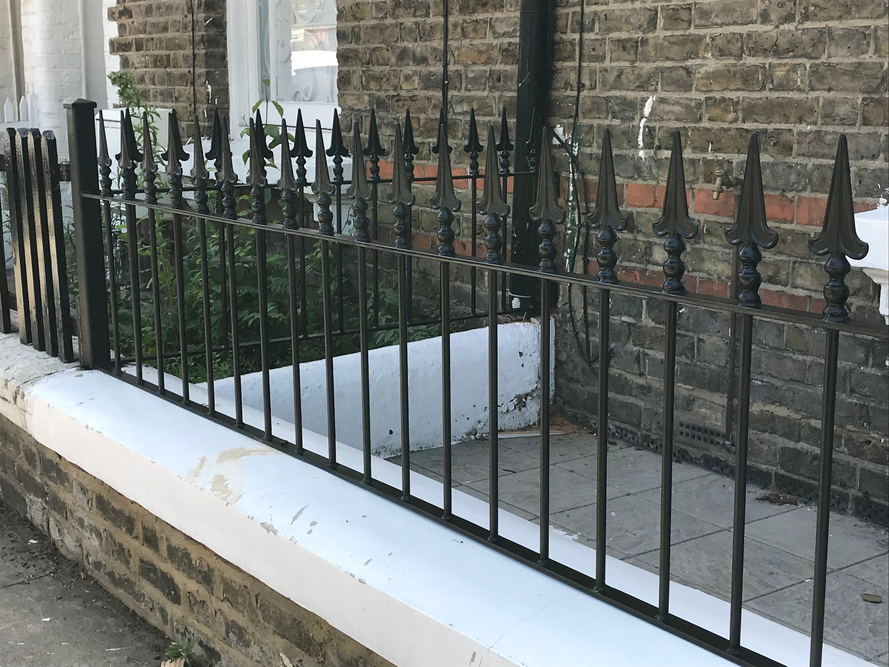 Low Wall Metal Railing , Panels Made to Size , Steel Fencing ...