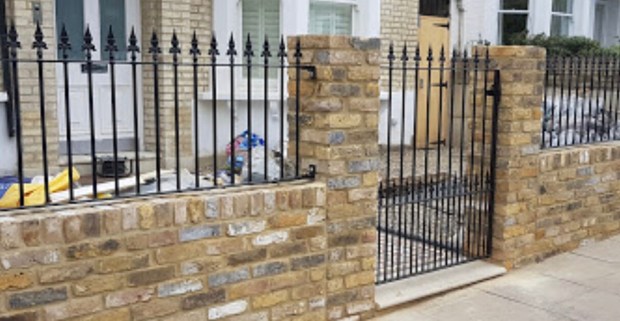 Low Wall Metal Railing , Panels Made to Size , Steel Fencing ...