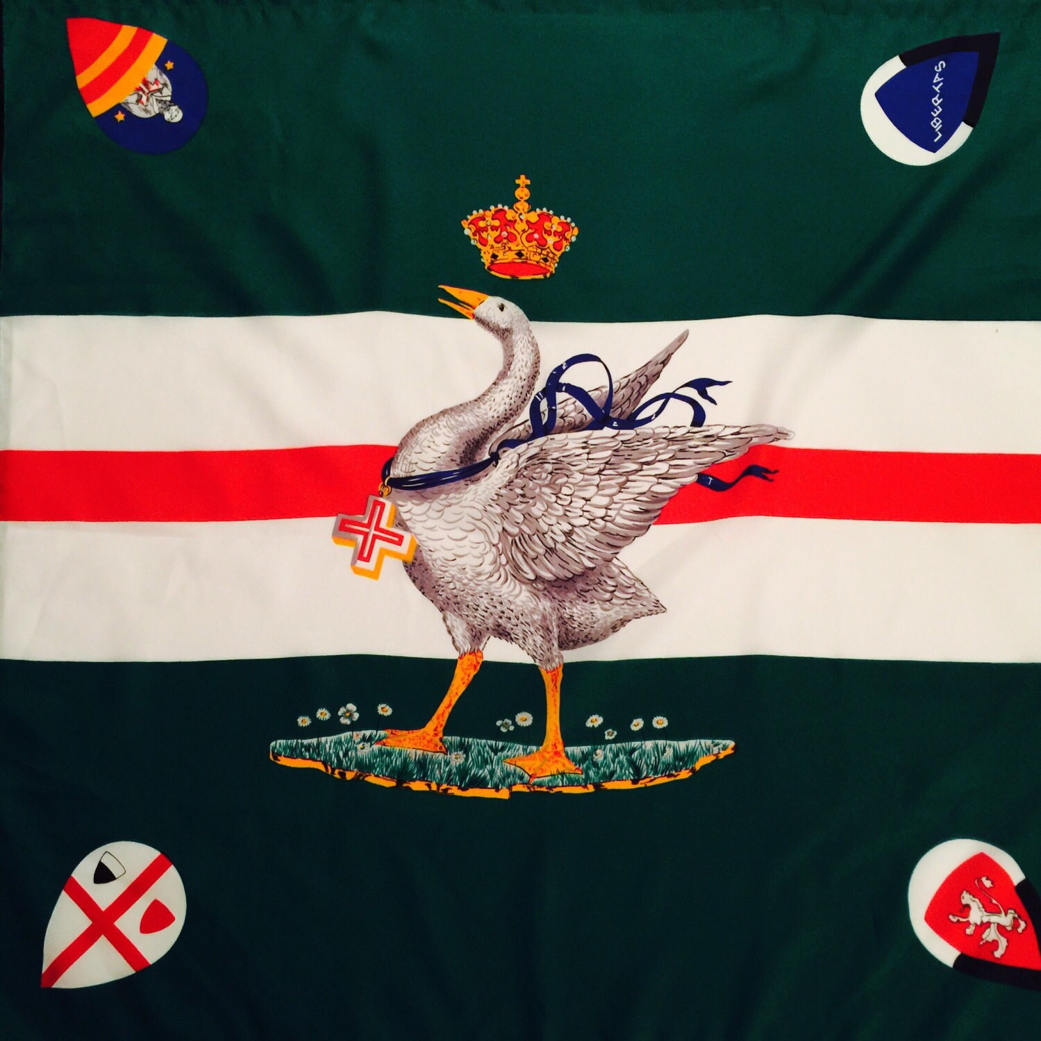 Does anybody recognize this flag? Sorry for bad quality : r/vexillology