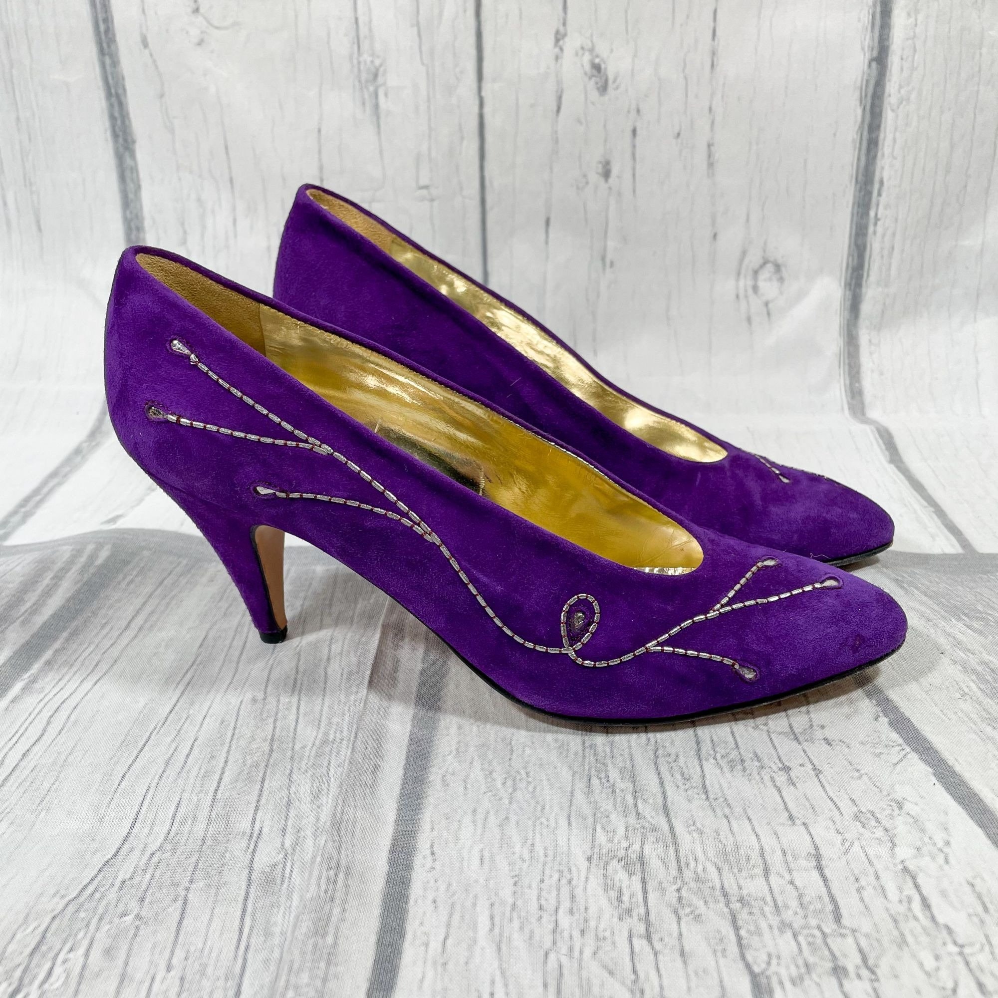 Vintage 1980s Valdini Purple Suede Pumps With Beautiful Raised Silver ...