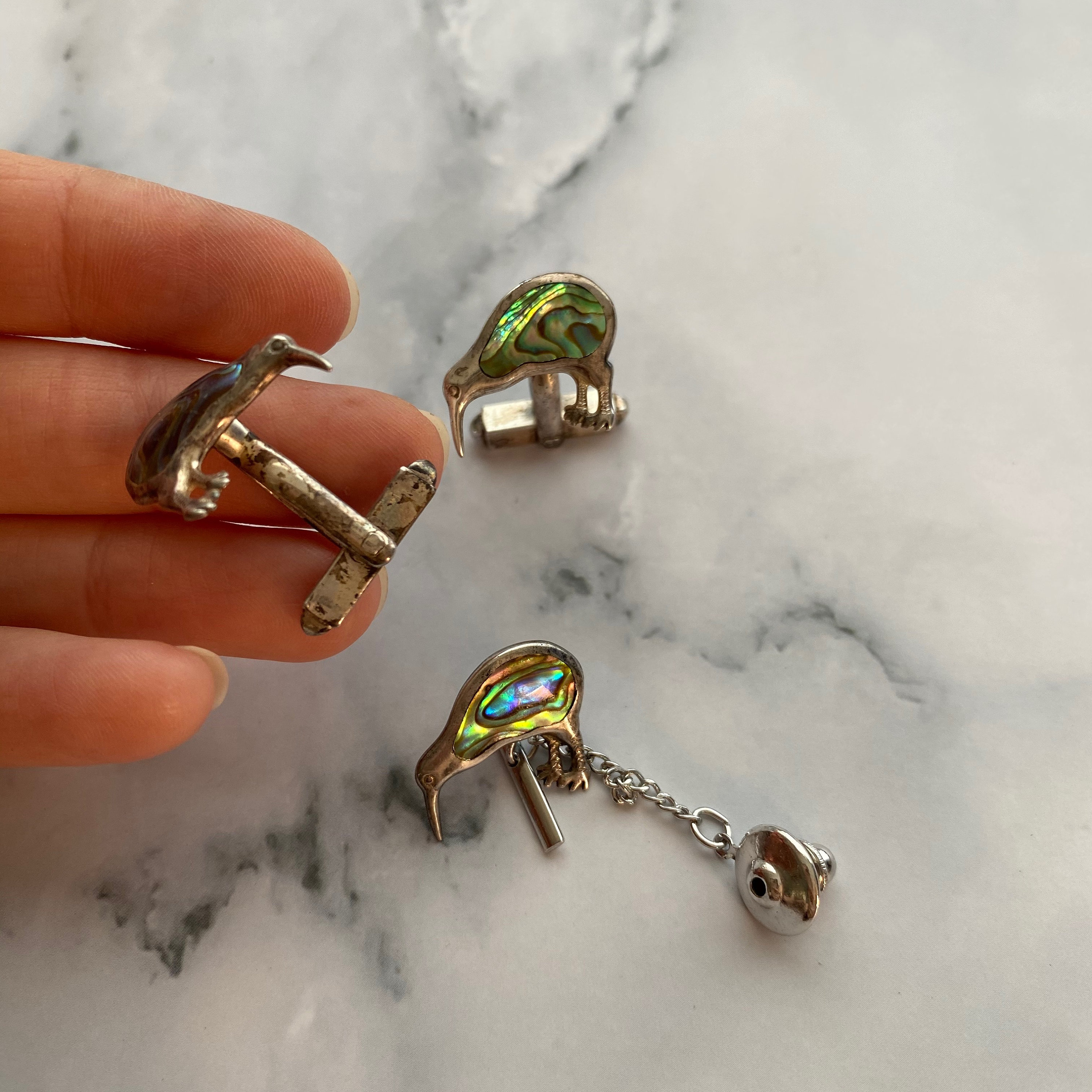 ATAAHUA Bee Vintage Kiwi Bird and Paua Shell Cufflinks and Tie Clip Set ...