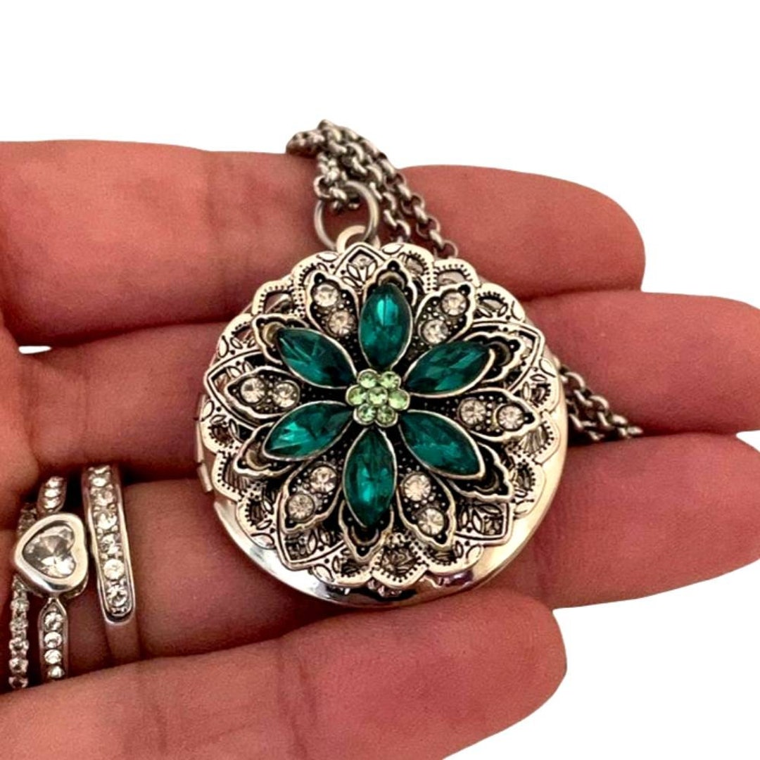 Emerald Photo Locket Pendant Necklace Personalized With Picture Message ...