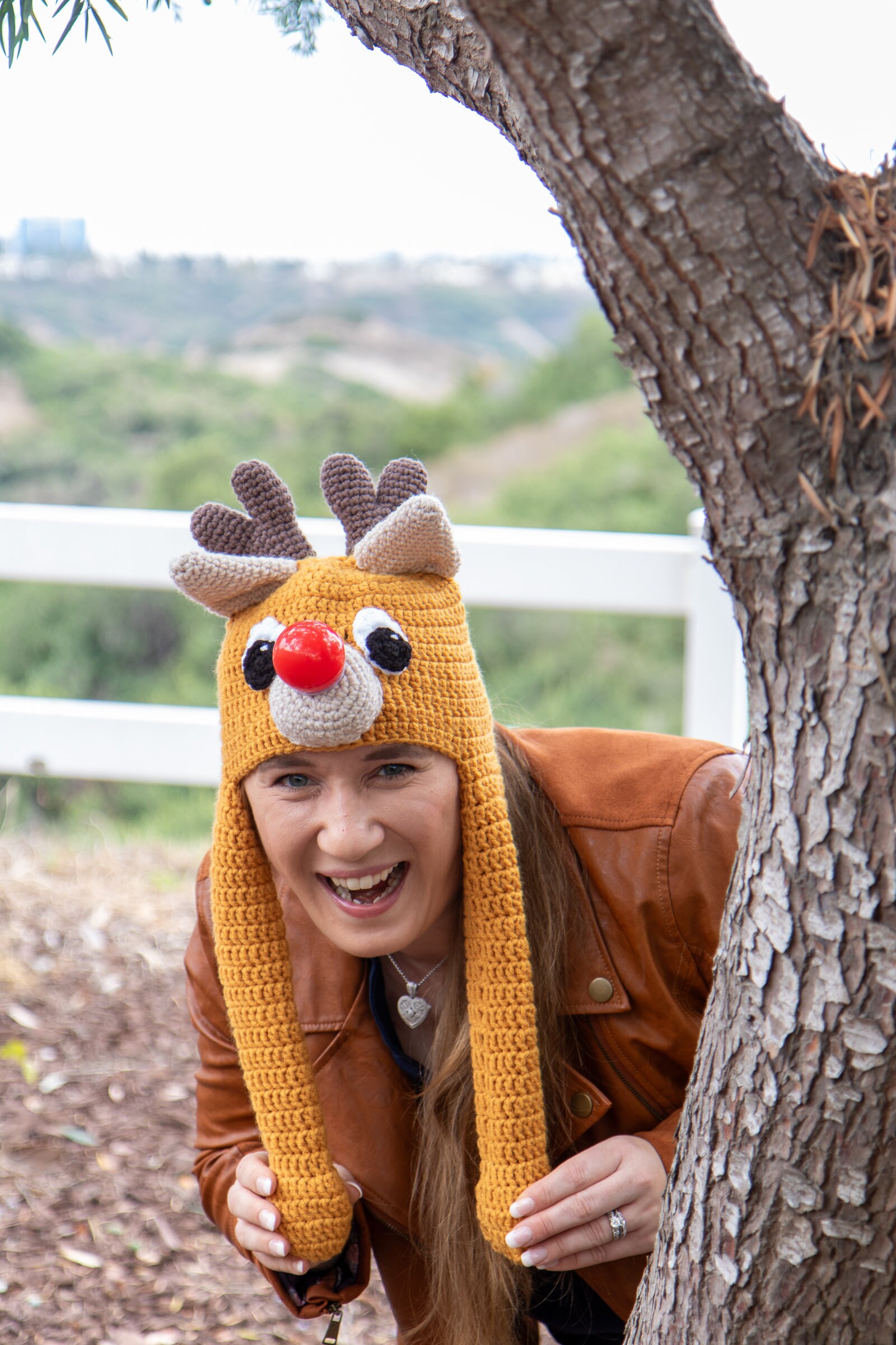 Crochet REINDEER HAT With MOVEABLE Ears Pattern | Christmas Crochet Hat ...