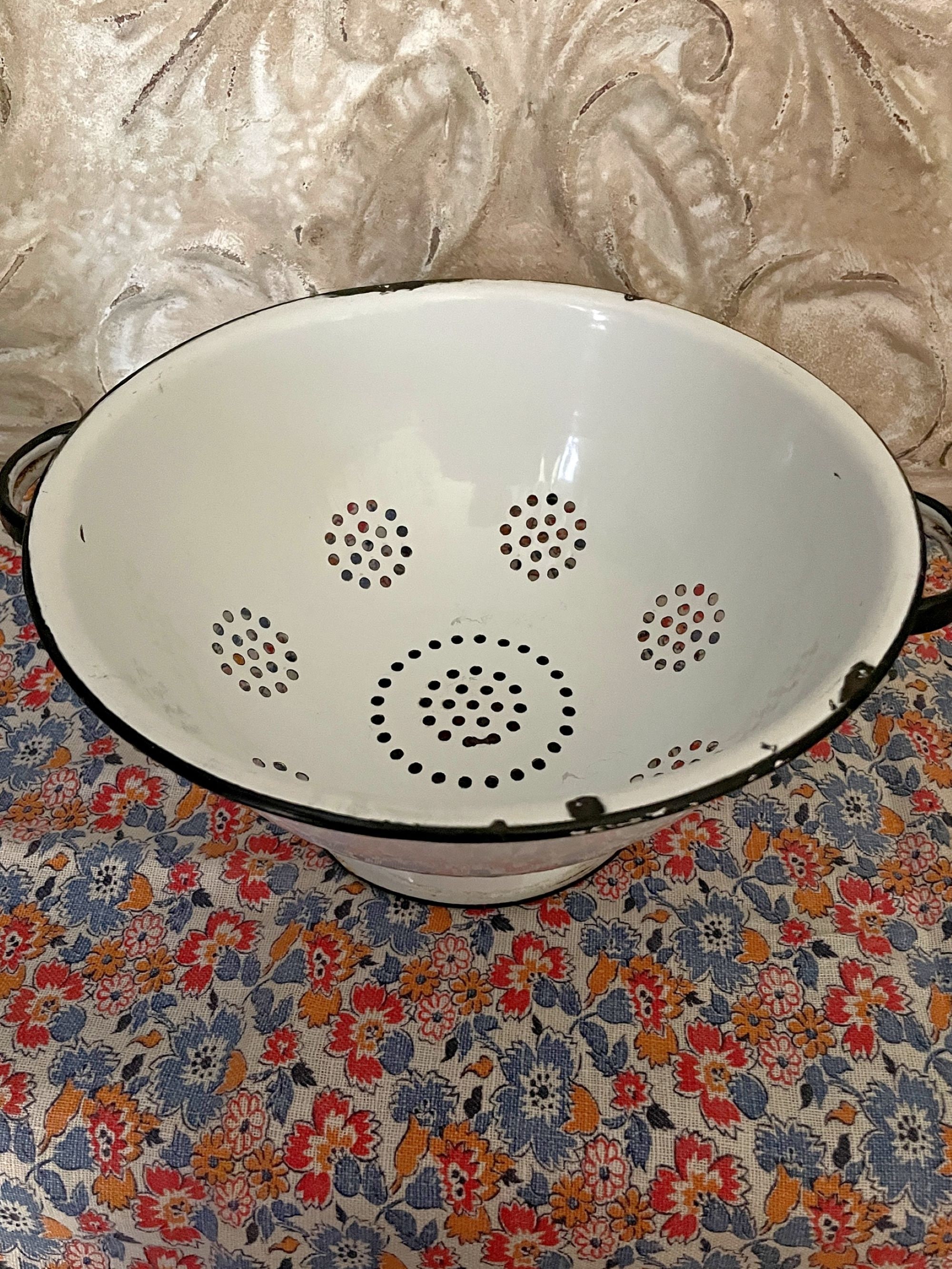 Vintage Black & White Enamel Ware Collander With Handles Farmhouse ...