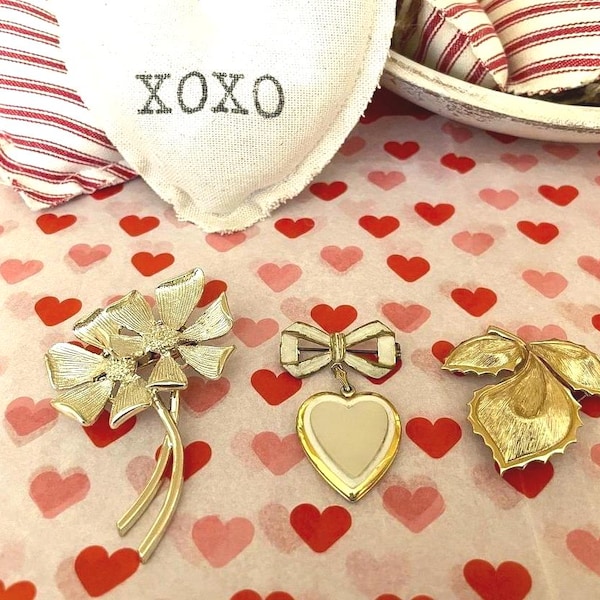 Monet Flower Brooches - Etsy