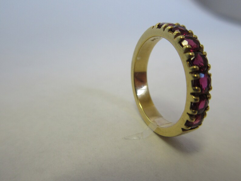18k Yellow Gold Ruby Wedding Band - Etsy