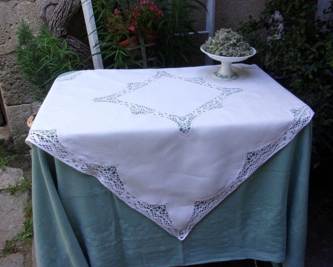 A Pretty Old Linen Tablecloth Edged and Inlaid With Large Lace - Etsy