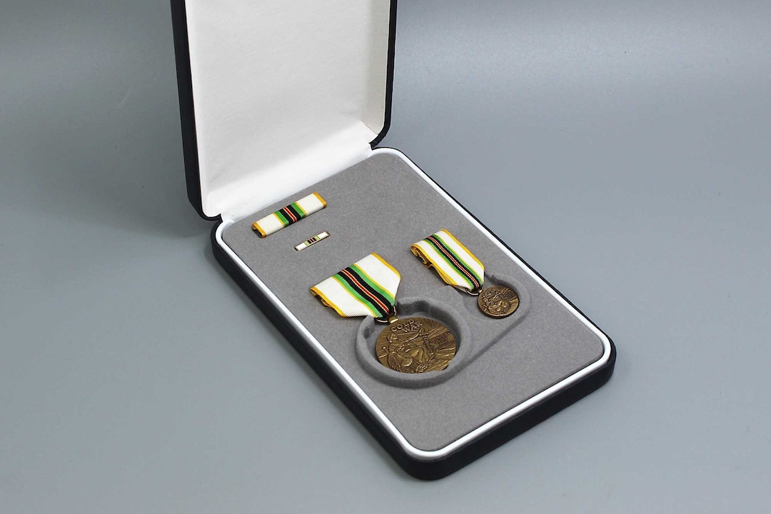 US Cold War Medal With Miniature Cased . Ymu3002bw - Etsy