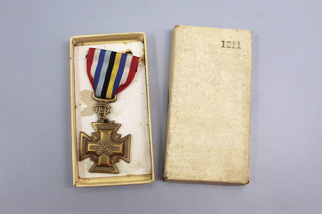 WW2 UDC Military Service Cross . YMU4683 - Etsy