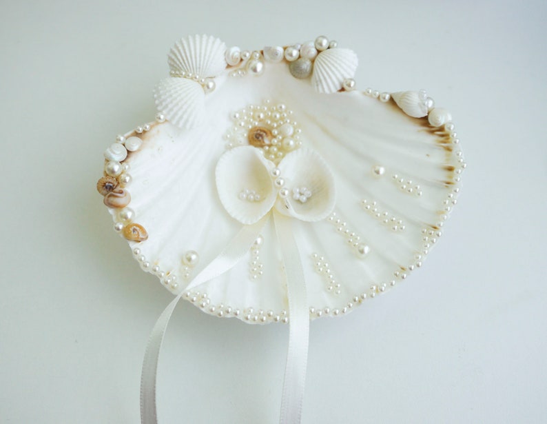 Big Seashell Ring Holder Beach Wedding Large Shells Ring - Etsy