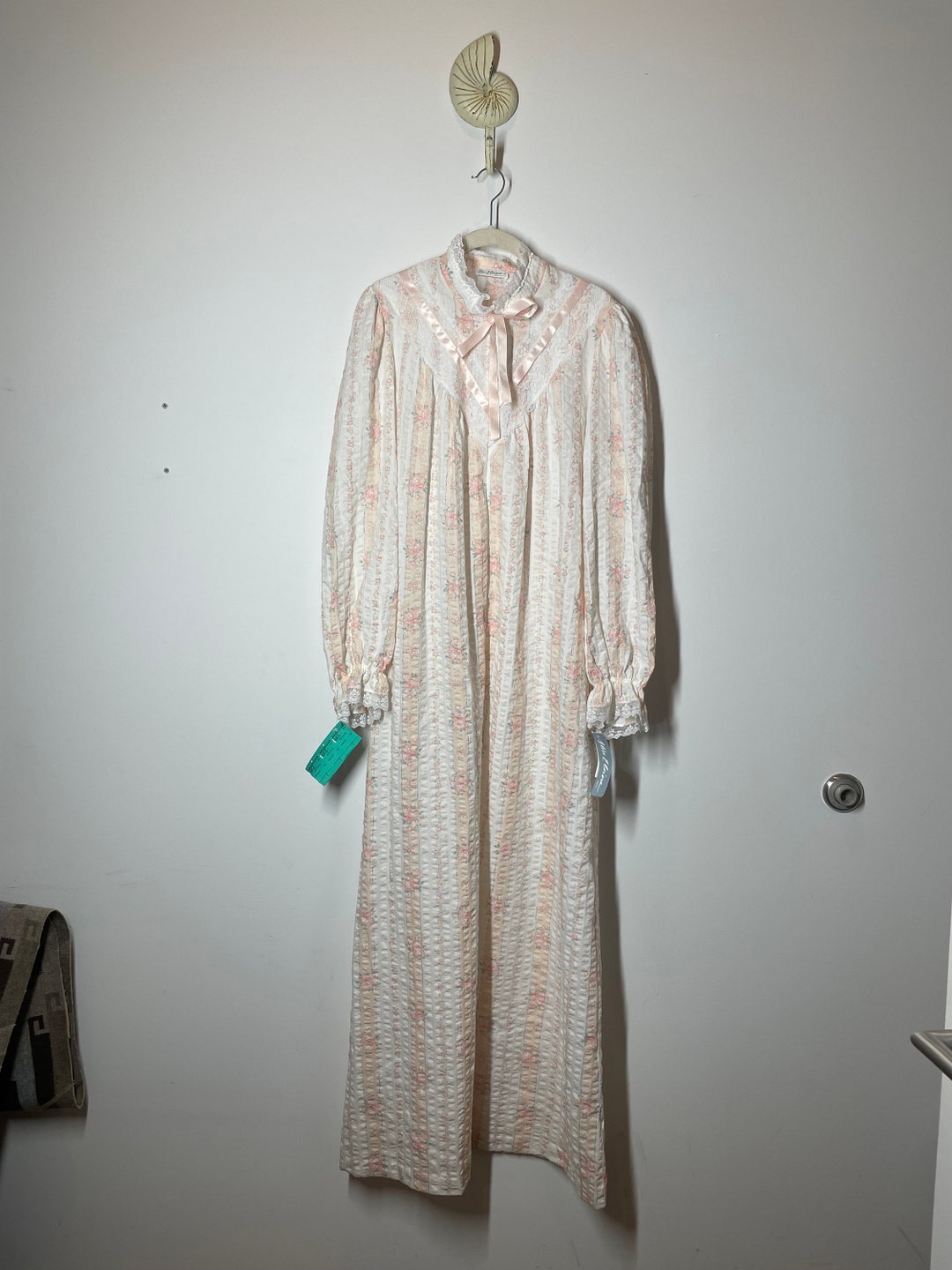 Retro DEADSTOCK MISS ELAINE 1980's Pink Floral Stripe Seersucker Half ...