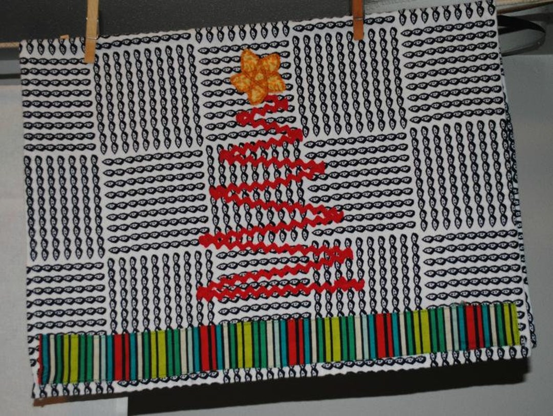 Eye Catching Red and Green Christmas Tree on Black and White Woven Dish ...