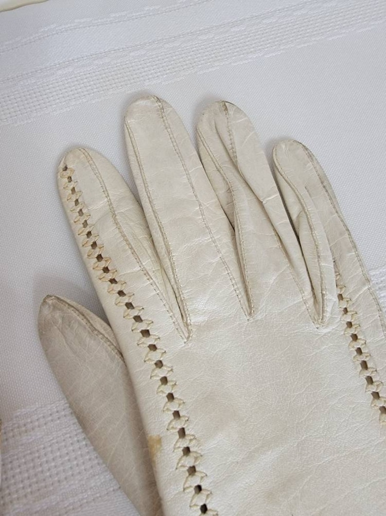 1950's XS Ivory Leather Driving Gloves - Etsy