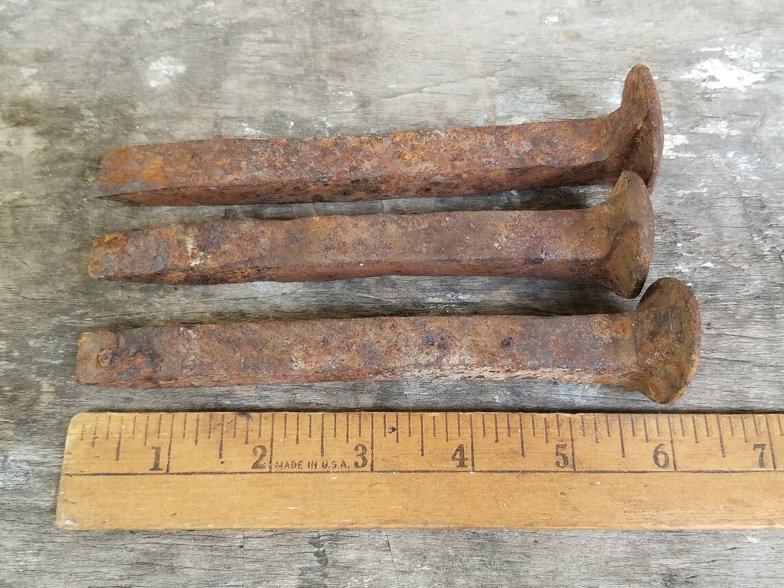 3 Old Rusty Railroad Spikes Rustic Décor - Etsy