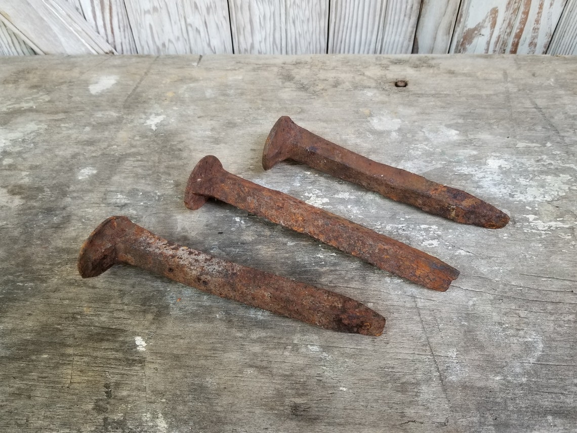 3 Old Rusty Railroad Spikes Rustic Décor - Etsy