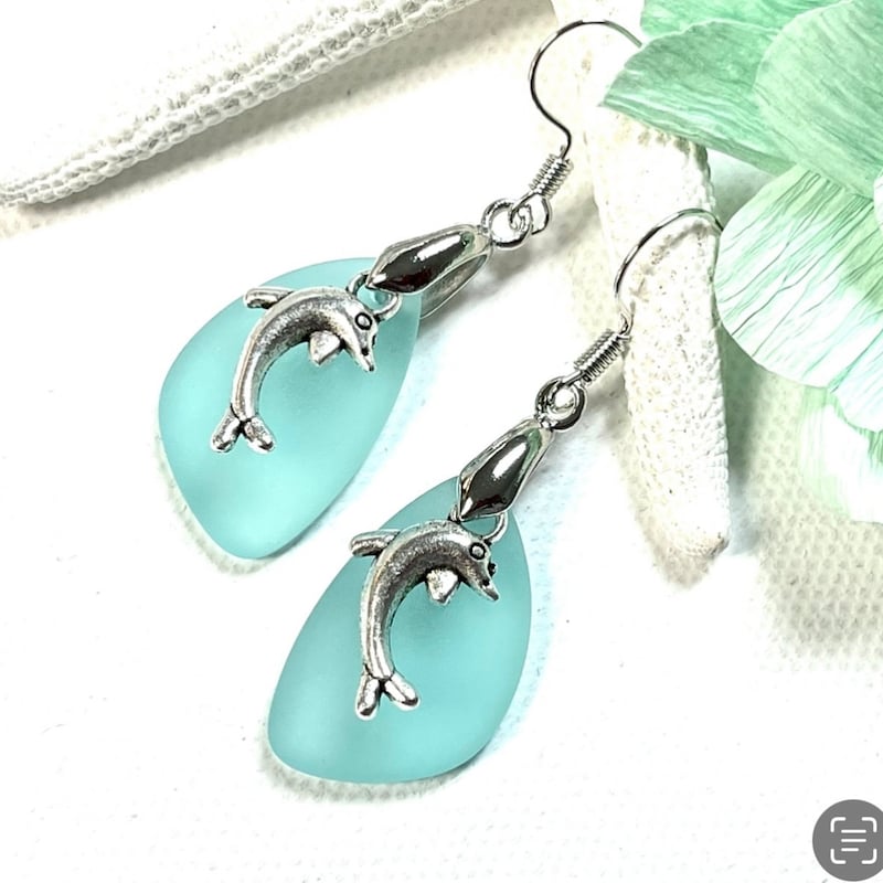 Dolphin Gifts - 60+ Gift Ideas for 2025