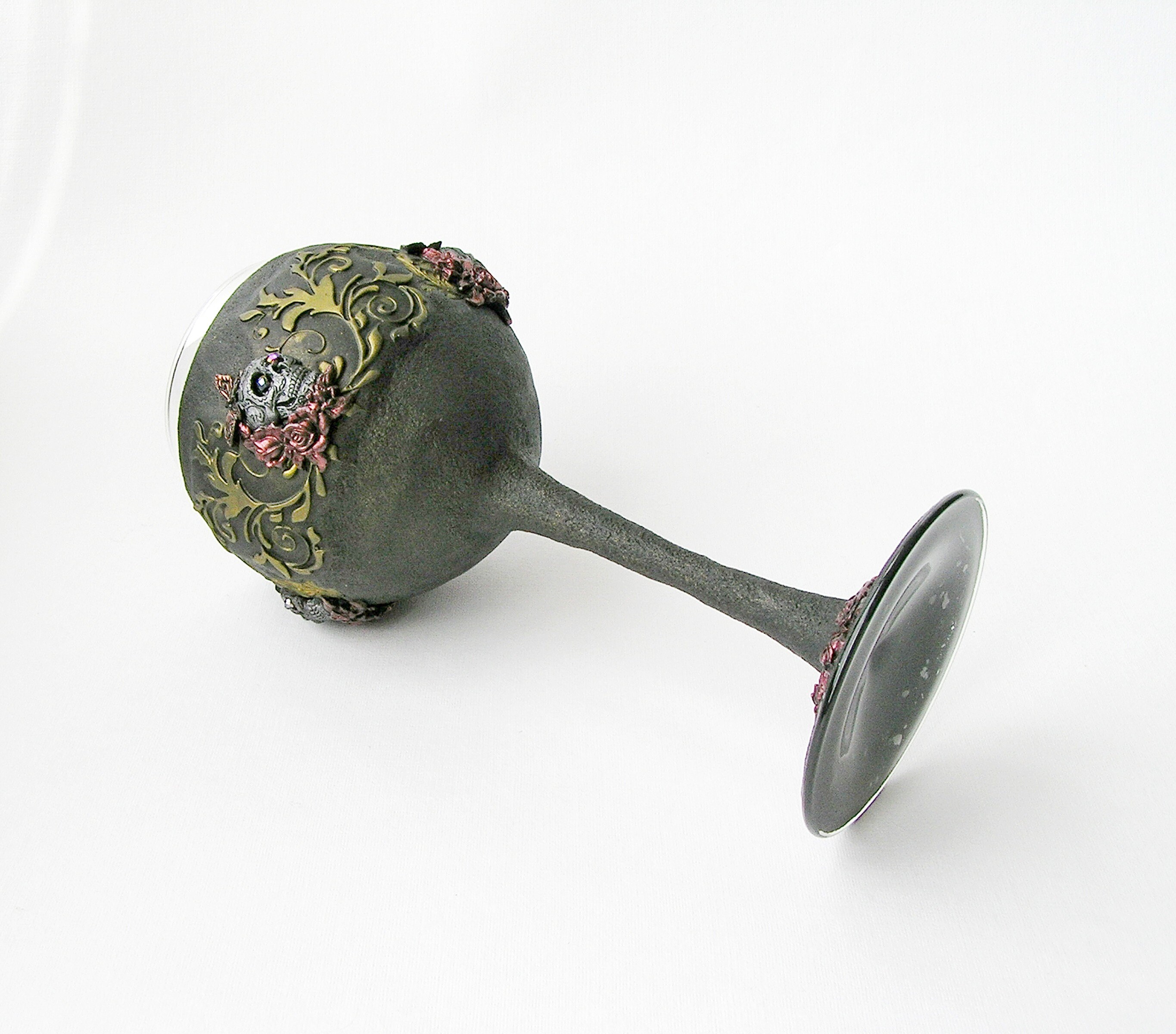 This Gothic Victorian-style Skull Goblet Steampunk Wine Glass Halloween ...