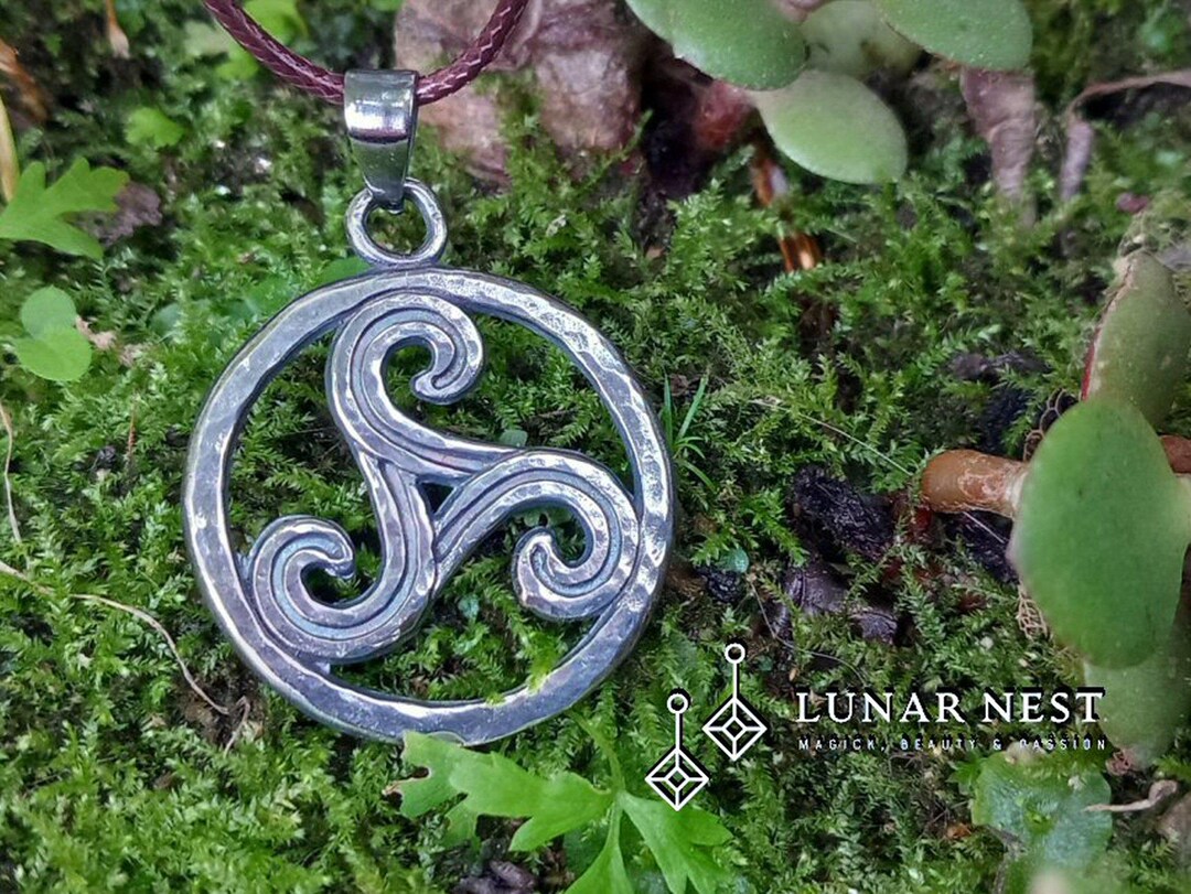 Celtic Triskele Wheel Pendant Necklace + Box - Triskelion Irish Knot ...