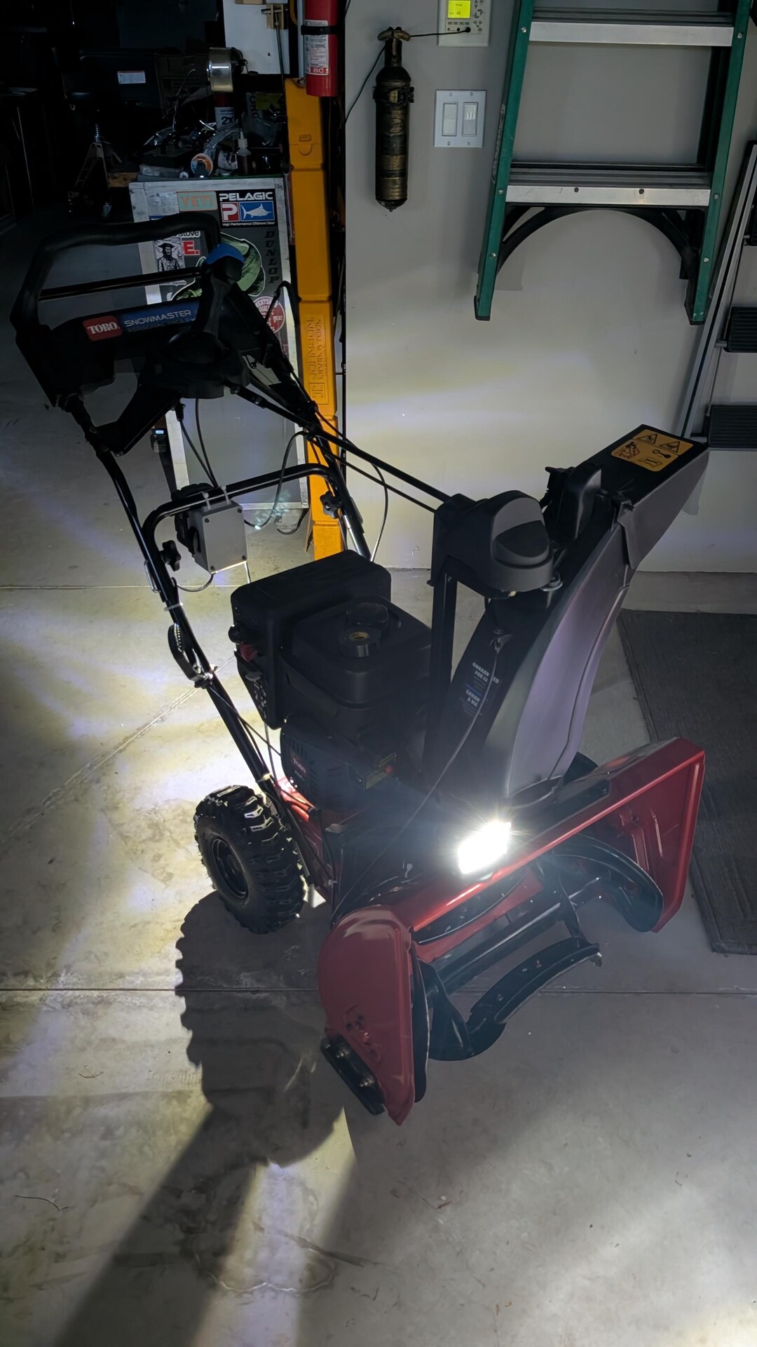 Milwaukee 18V Magnetic LED Light Kit, Snowblower/lawnmower Attachment ...