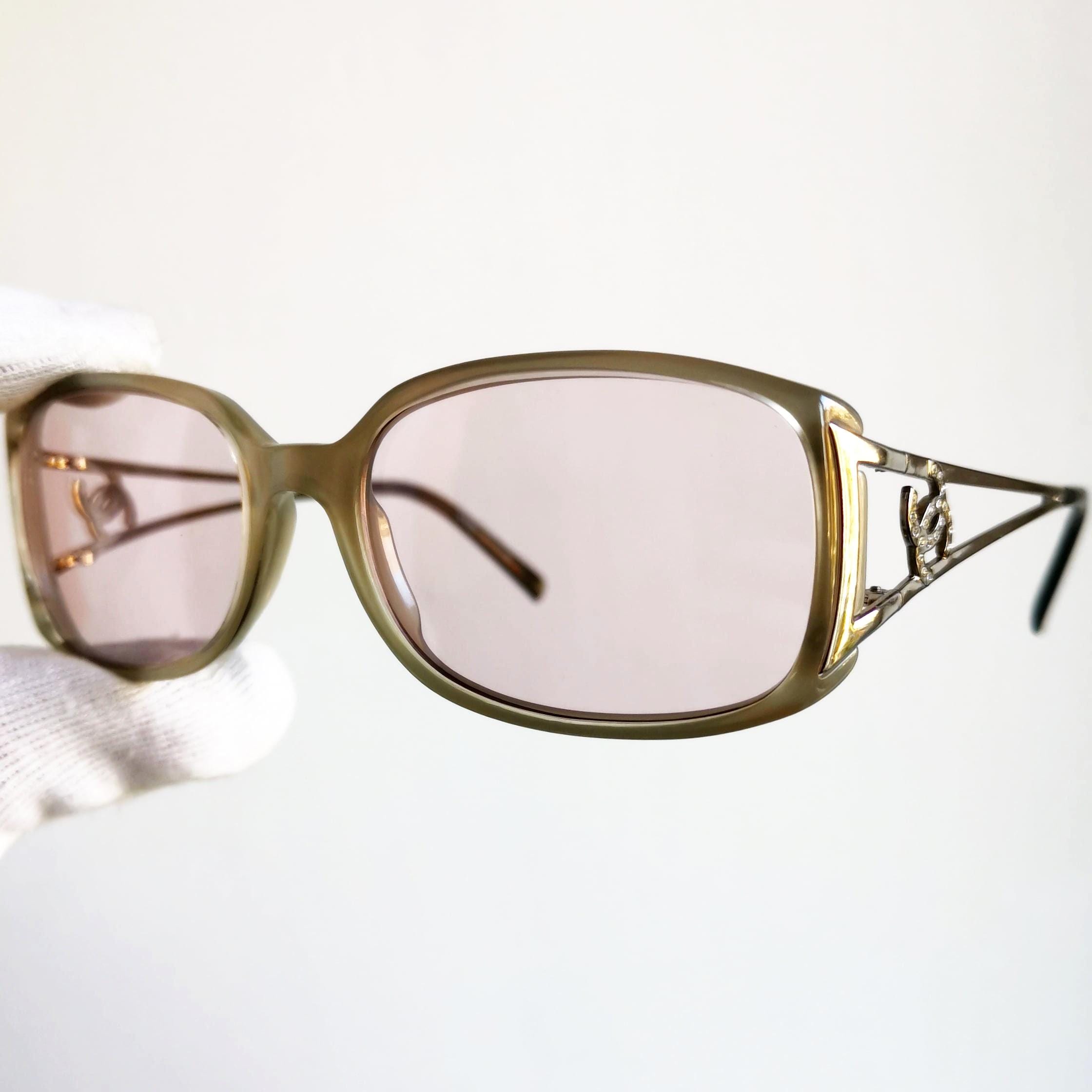 CHANEL Vintage Sunglasses White Silver Rare Oval Square CHANEL Vintage Sunglasses White Silver Rare Oval Square