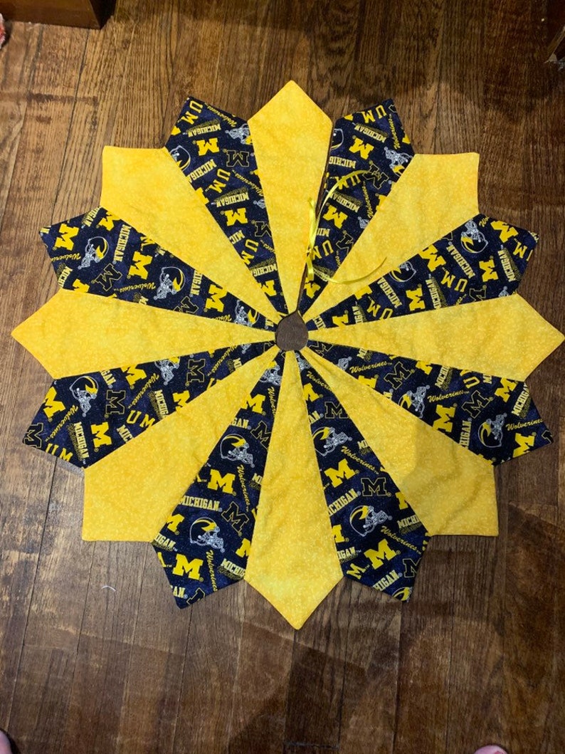 Christmas Tree Skirt, Tabletop , University of Michigan, Wolverines ...