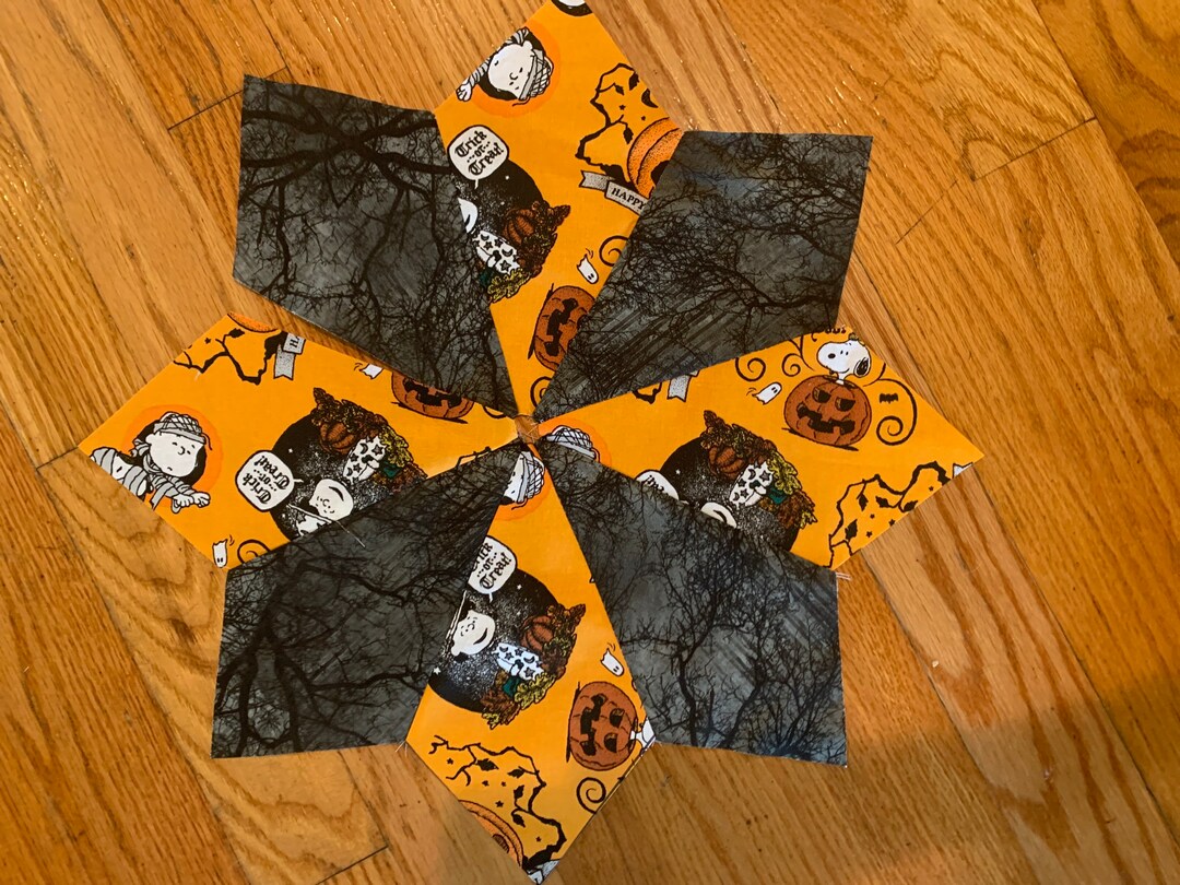 Halloween Peanuts Tree Skirt, 11, 18, or 22 Inch Diameter, Table Top ...