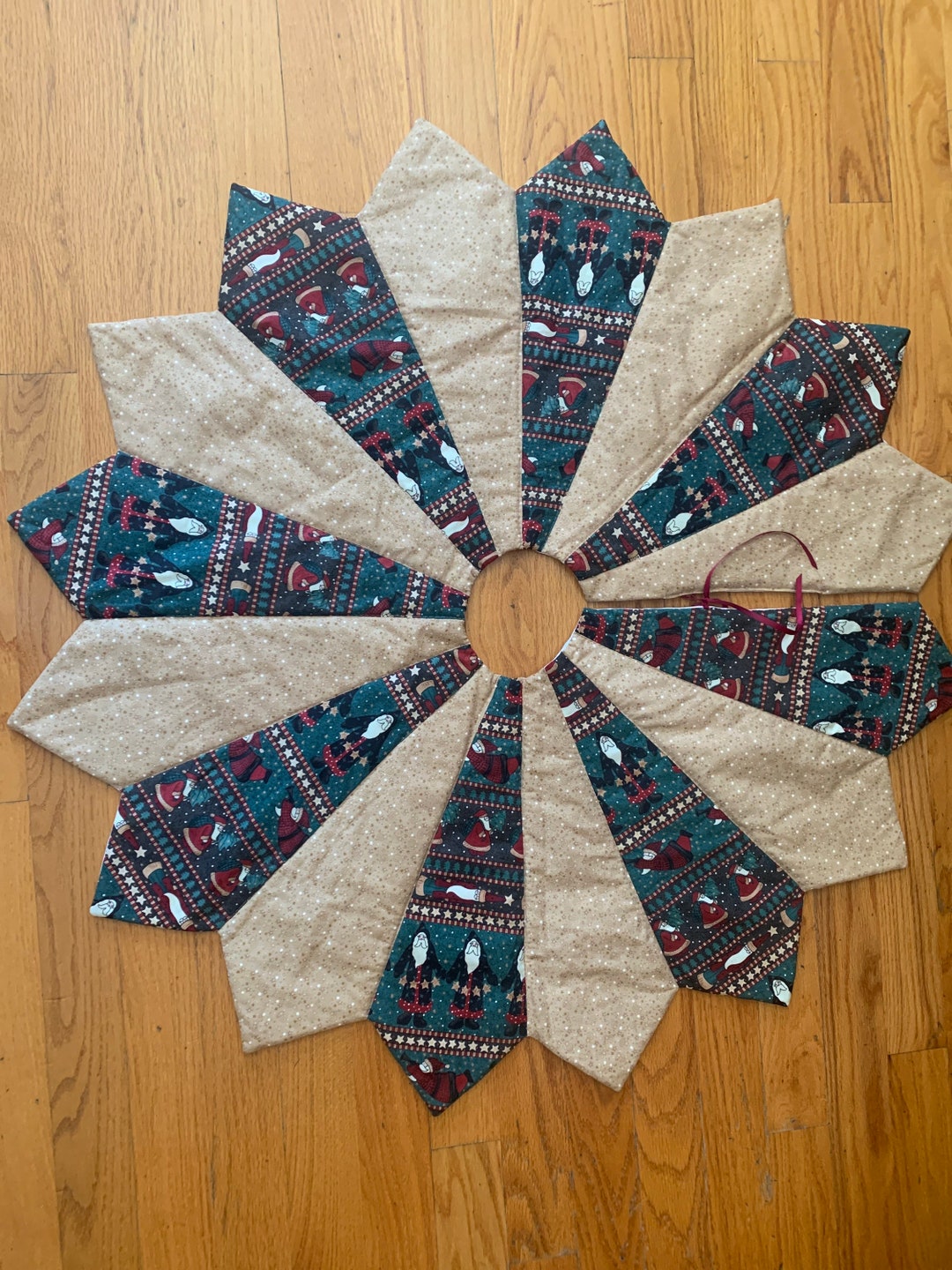 Christmas Tree Skirt, 42 Inch Diameter, Santa, Debbie Mumm Fabric ...