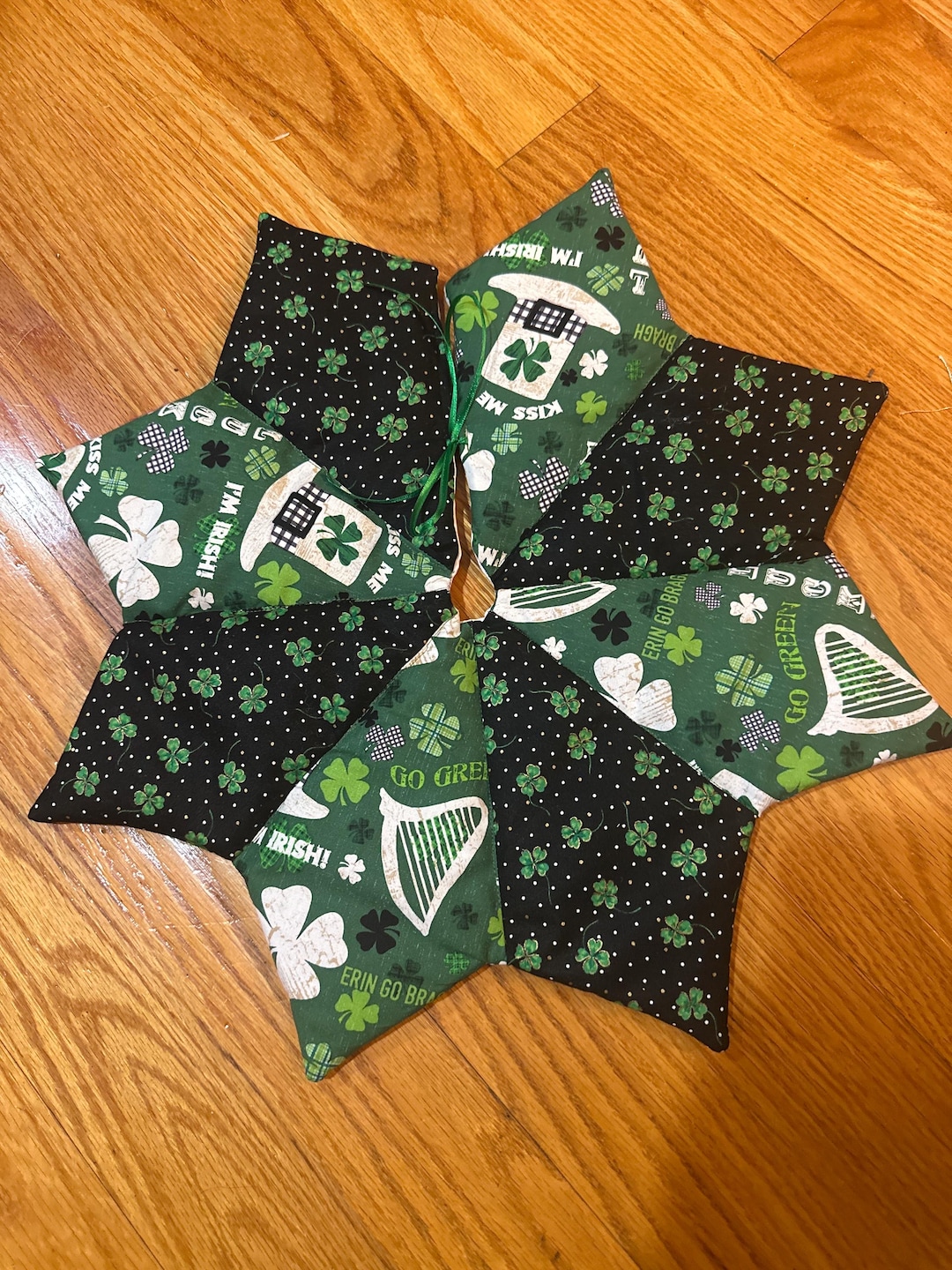 St. Patrick’s Day Tree Skirt, Table Top, Small, Green, Black, Shamrock ...