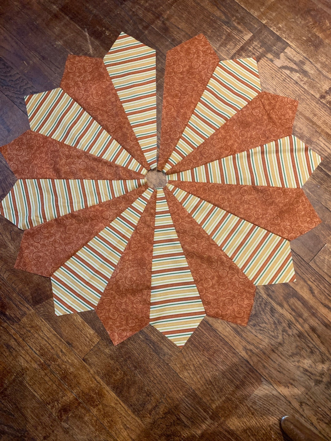 Quilted Autumn Tree Skirt: 26-inch Tabletop Harvest Decor - Etsy