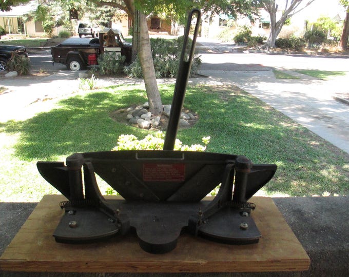 Grizzly / Lion Miter Trimmer Excellent Condition Hardly Used Complete ...