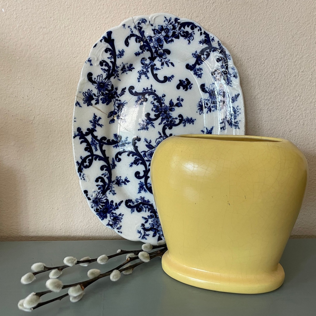 Vintage Yellow Pottery Vase - Soft Yellow Oval Vintage Vase - Vintage ...