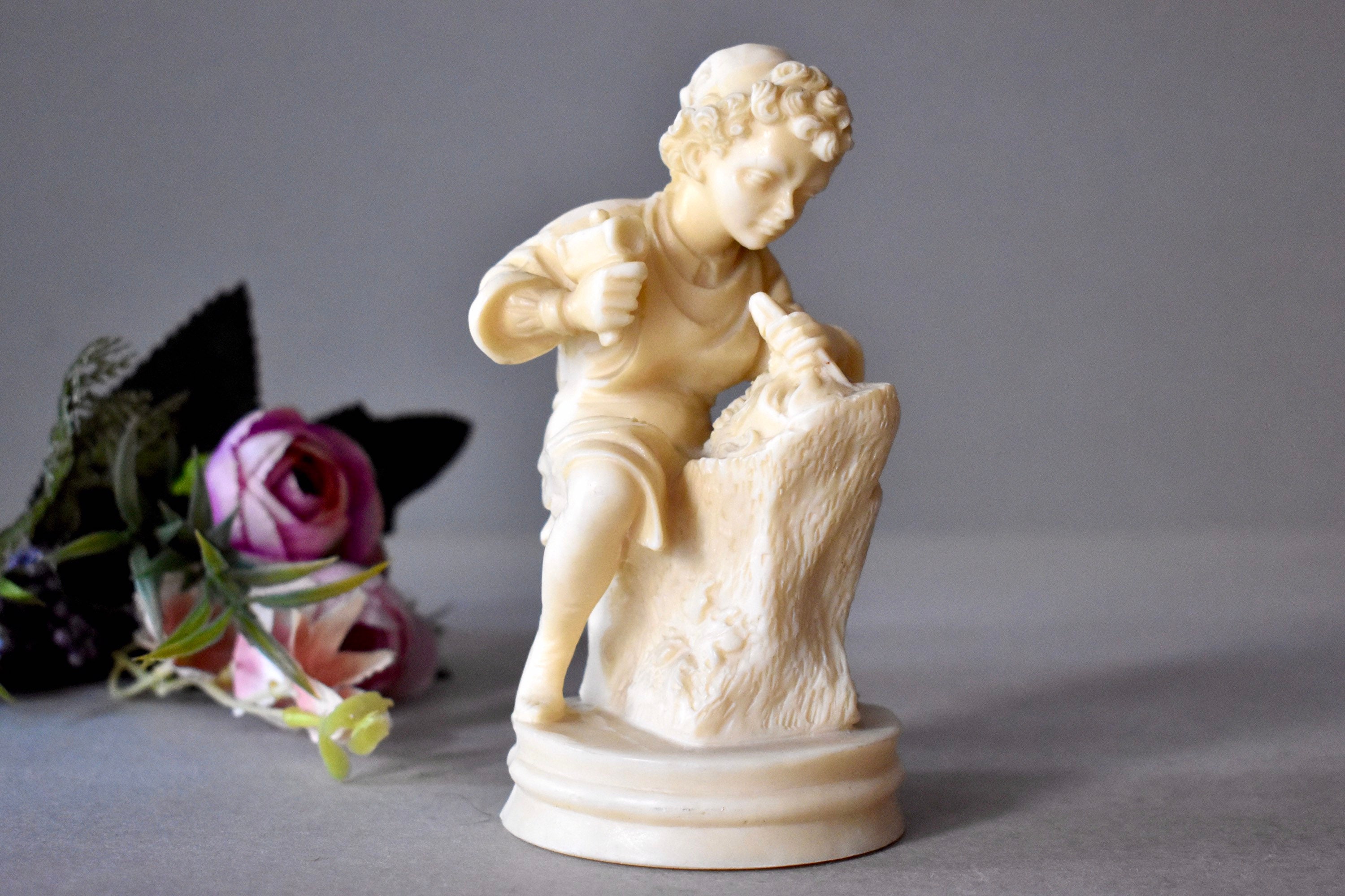 Vintage Collection Resin Figurine Hand Carved Resin Statuette Home ...