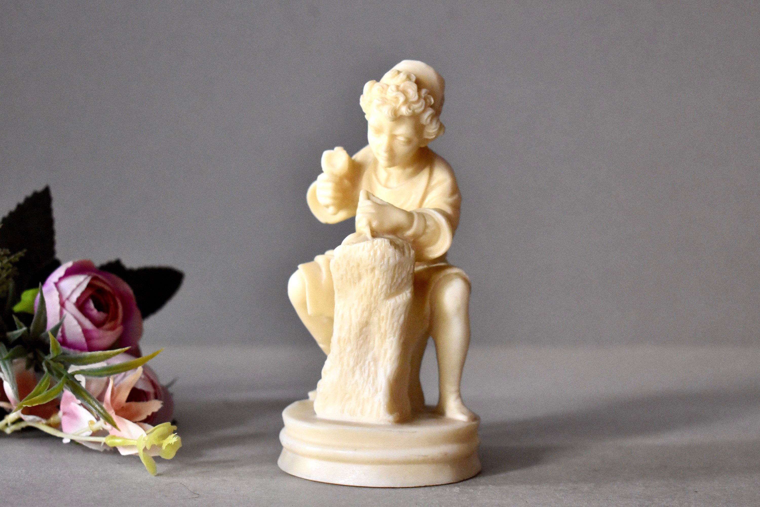 Vintage Collection Resin Figurine Hand Carved Resin Statuette Home ...