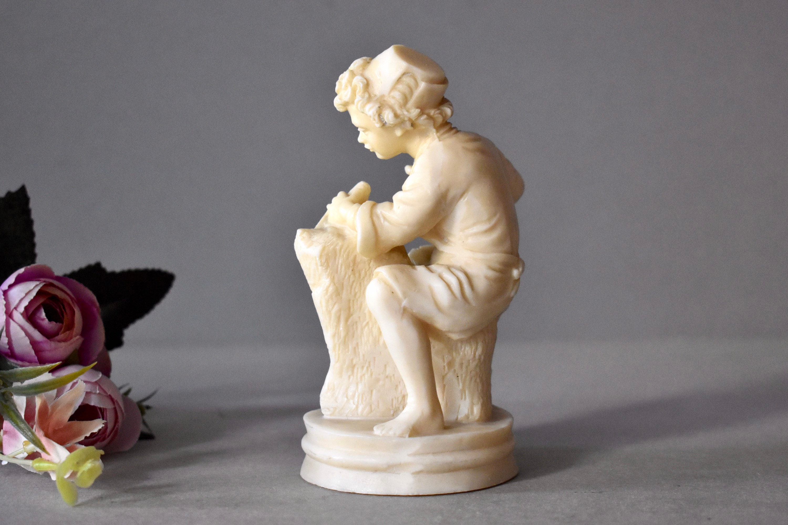 Vintage Collection Resin Figurine Hand Carved Resin Statuette Home ...