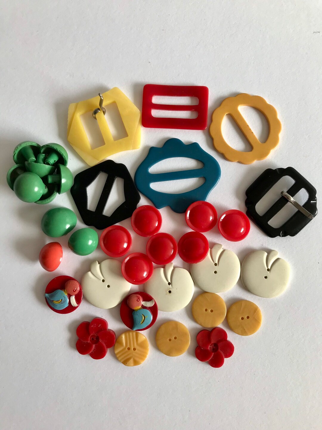 Vintage Plastic Buckles and Buttons. - Etsy UK