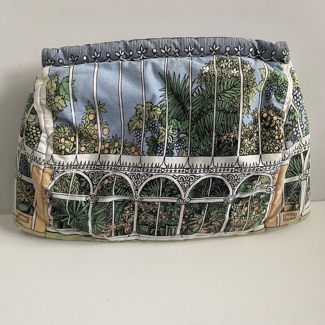 Vintage Pat Albeck Tea Cosy by Cuckoobird. - Etsy