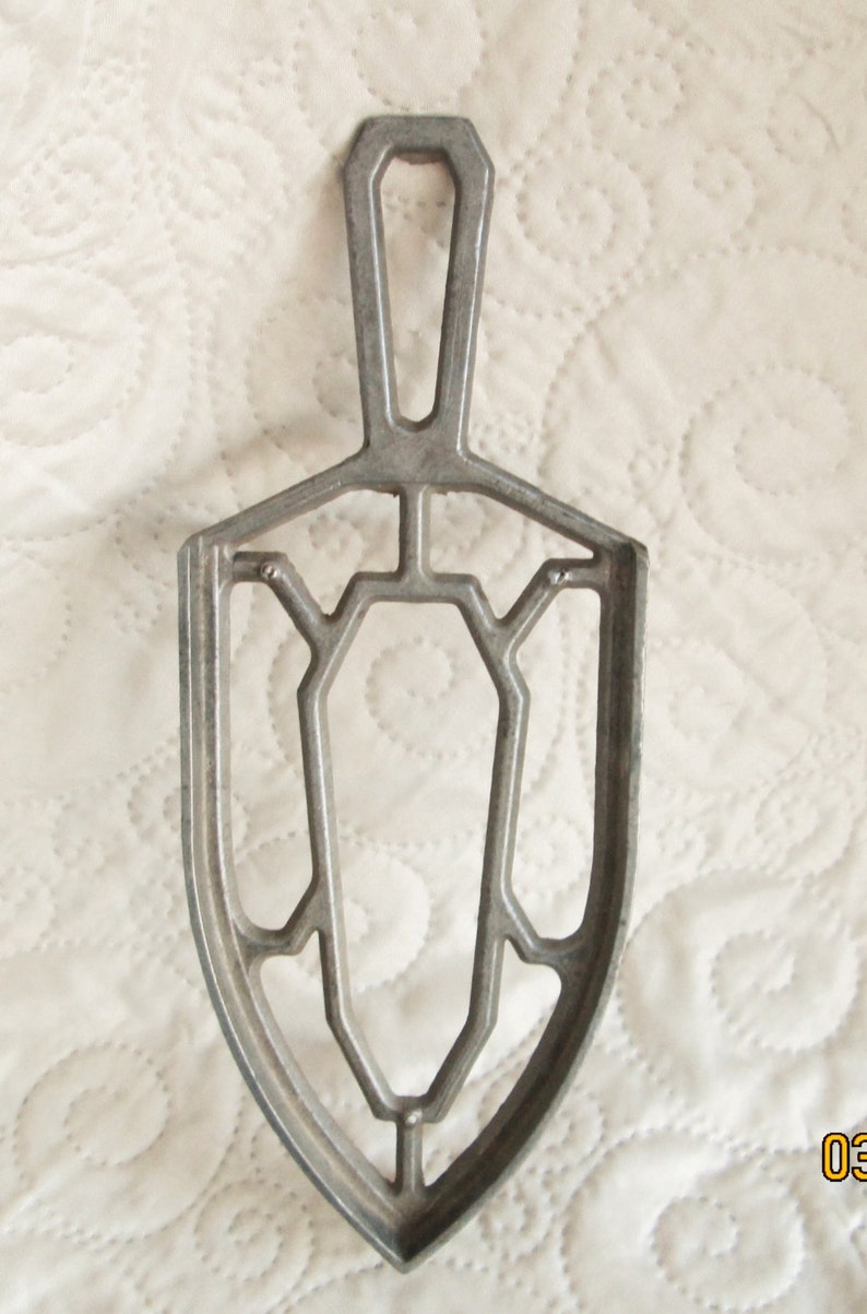 VINTAGE FRENCH TRIVET, Trivets, French Vintage, Metal Trivets, Iron ...