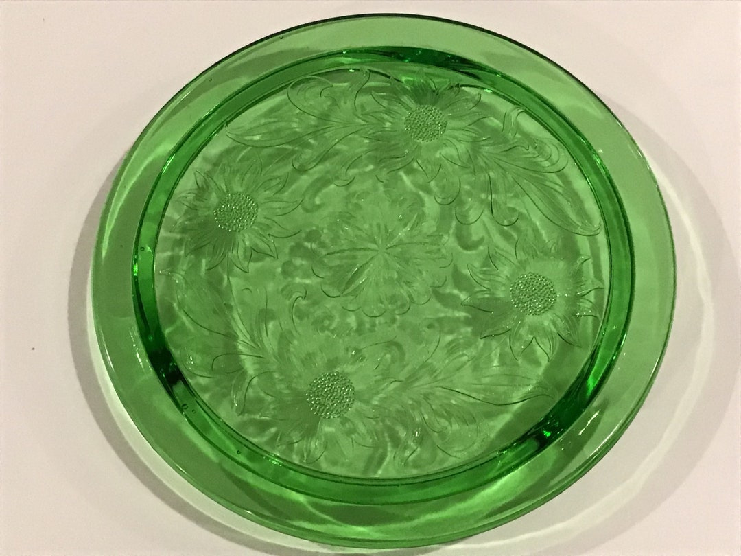 Green Depression Glass Cake Stand, Daisy Pattern, 10, chip - Etsy
