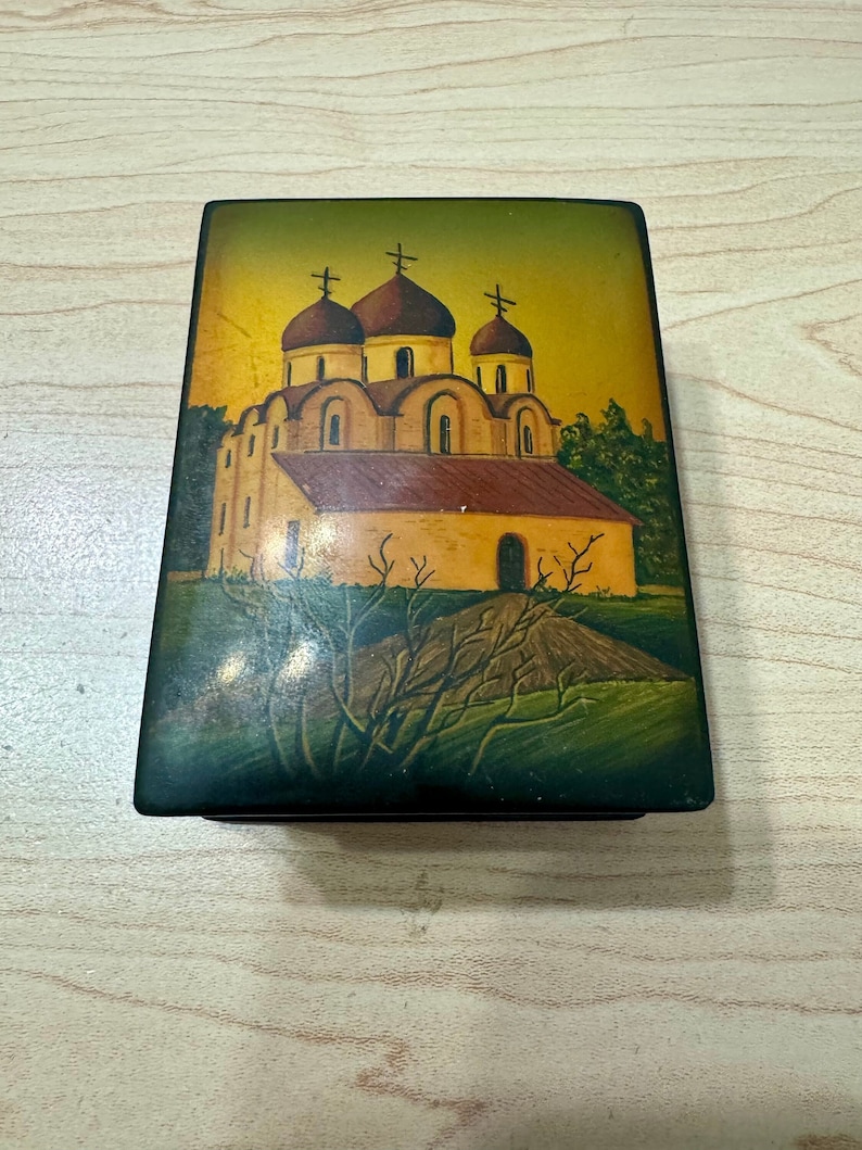 Vintage RUSSIAN LACQUERED BOX - Etsy