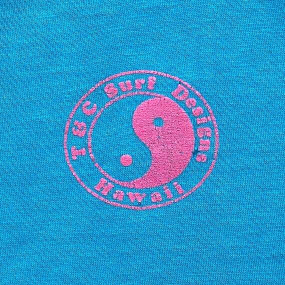 80s Thrashed T&C Surf Designs Hawaii T-Shirt. Vintage… - Gem
