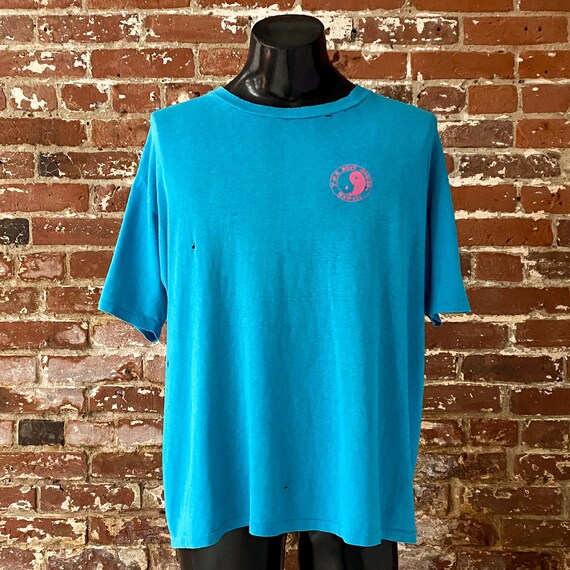 80s Thrashed T&C Surf Designs Hawaii T-Shirt. Vintage… - Gem